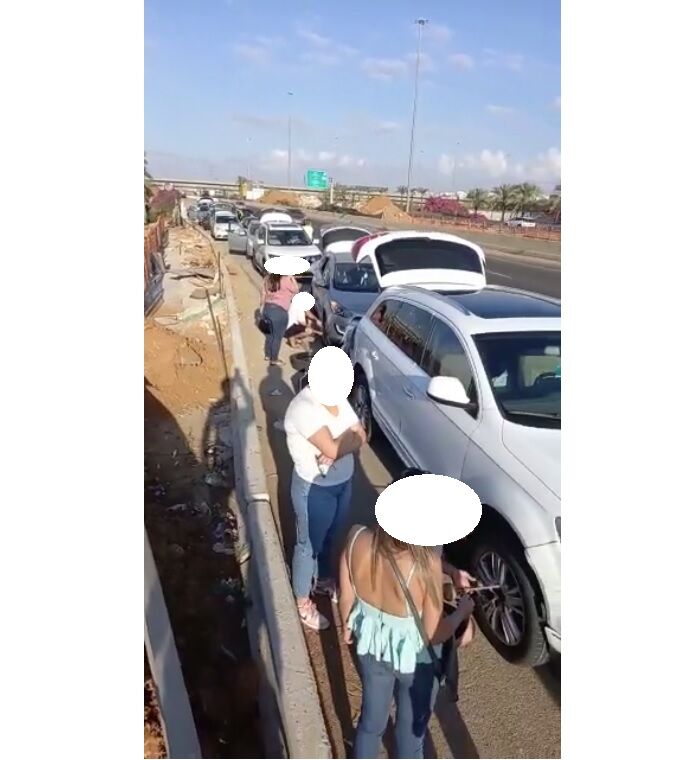 סרטון - מעל 10 כלי רכב עם פאנצ'רים בגלגלים בכביש 431 ליד מחלף ראשונים בראשון לציון - BE106 חדשות ...