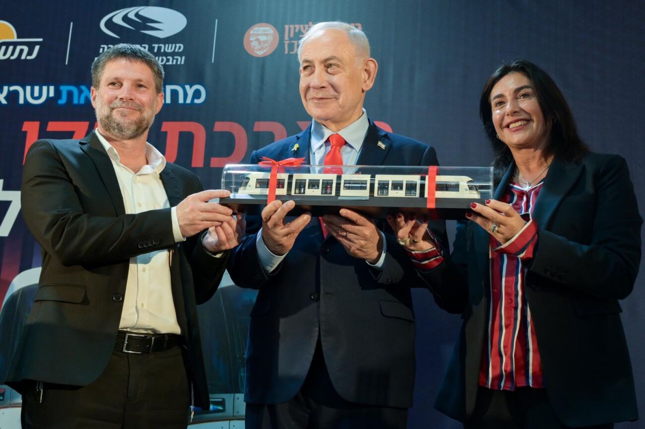 במעמד ראש הממשלה נחתם הסכם הבנות להארכת הקו האדום לראשון לציון; ראש ...