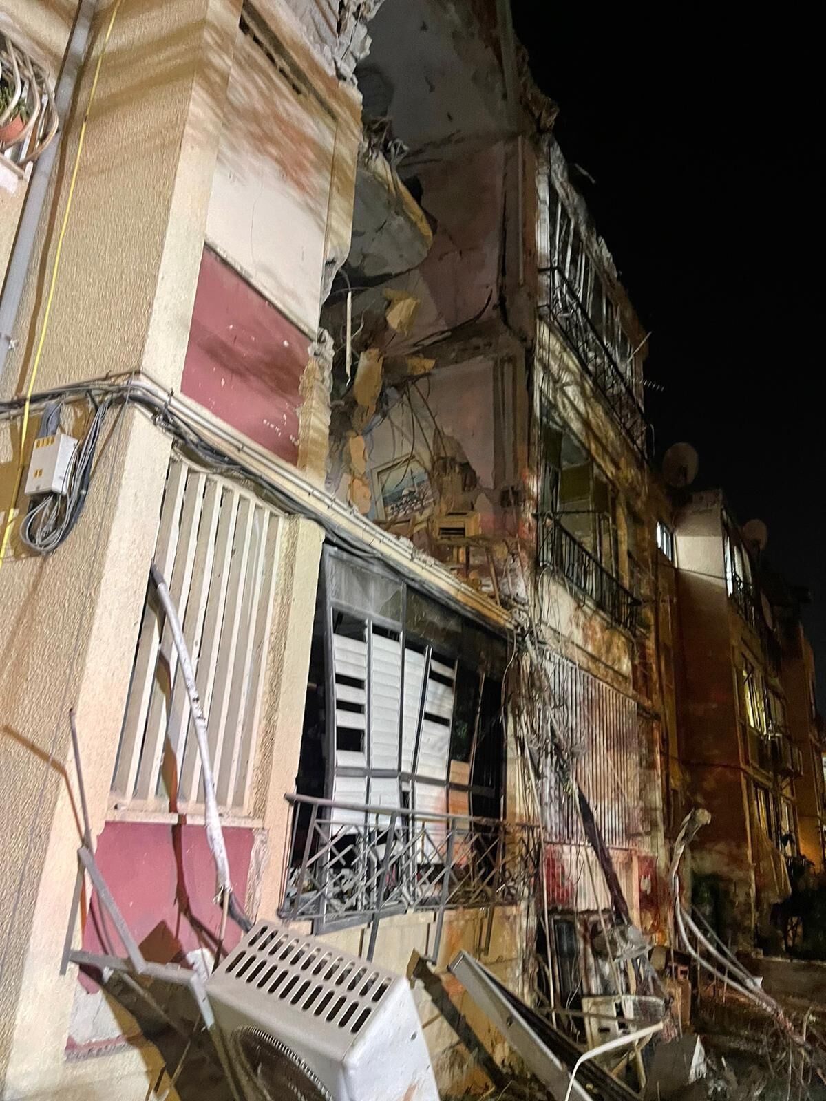 כל דיירי הבניין שספג פגיעה בראשון לציון התפנו לבני משפחה וחלקם לבית